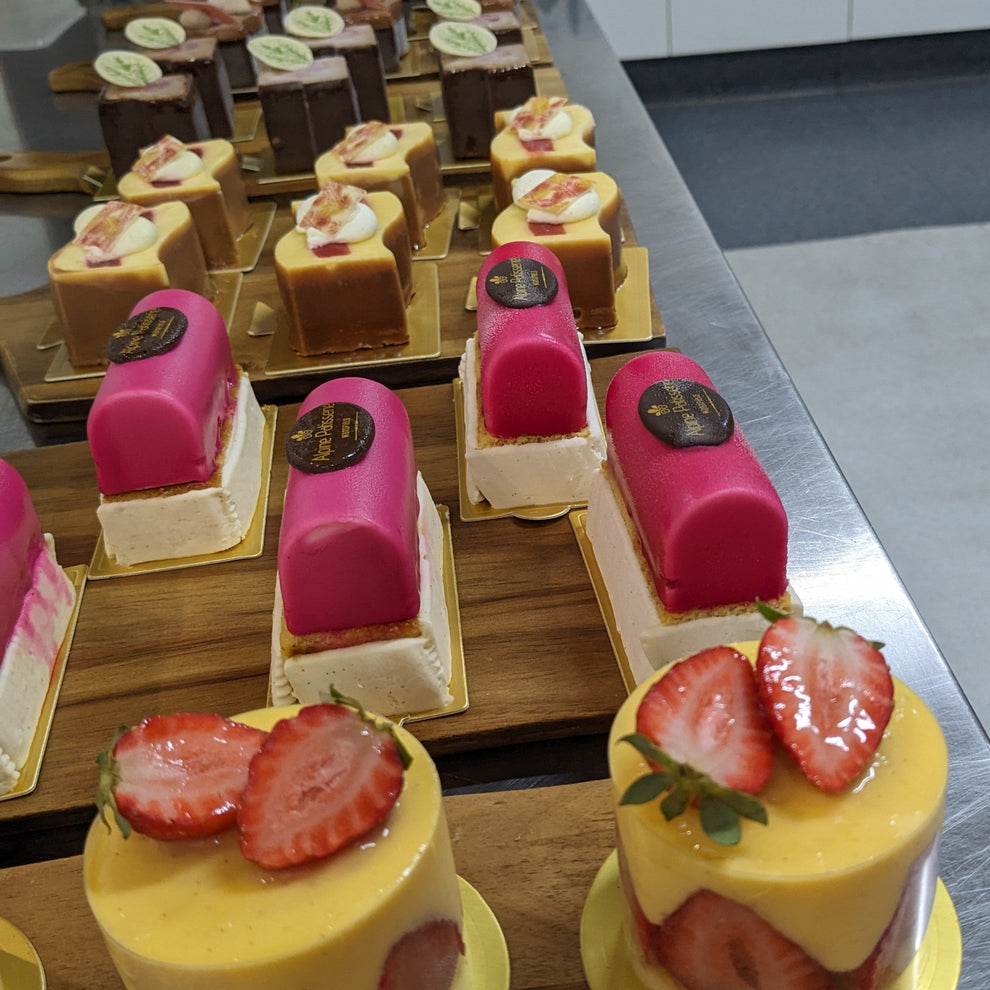 Box Of Individual Cakes Frozen – Mon Gateau Mansfield